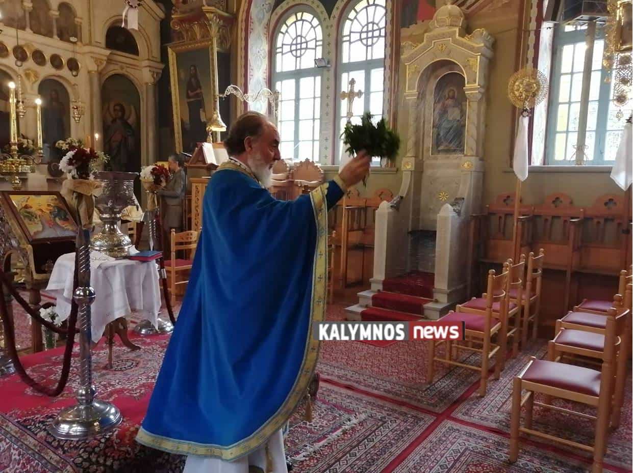 Σε άδεια στασίδια στον ΙΝ Αγίου Θεολόγου Πόθιας η ακολουθία των ...